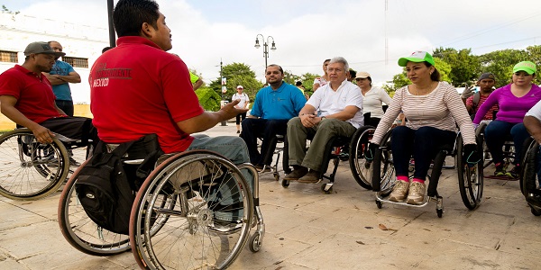 Fomentan inclusión social con rodada de sillas sobre ruedas
